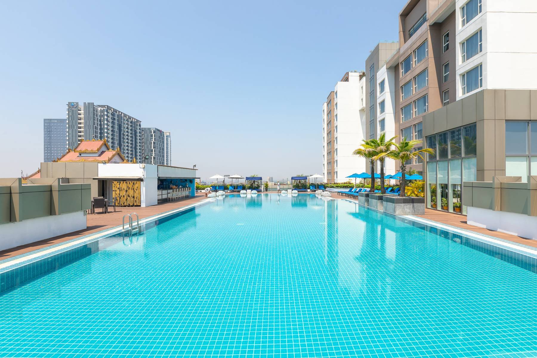 Outdoor Swimming Pool Yangon | Novotel Yangon Max