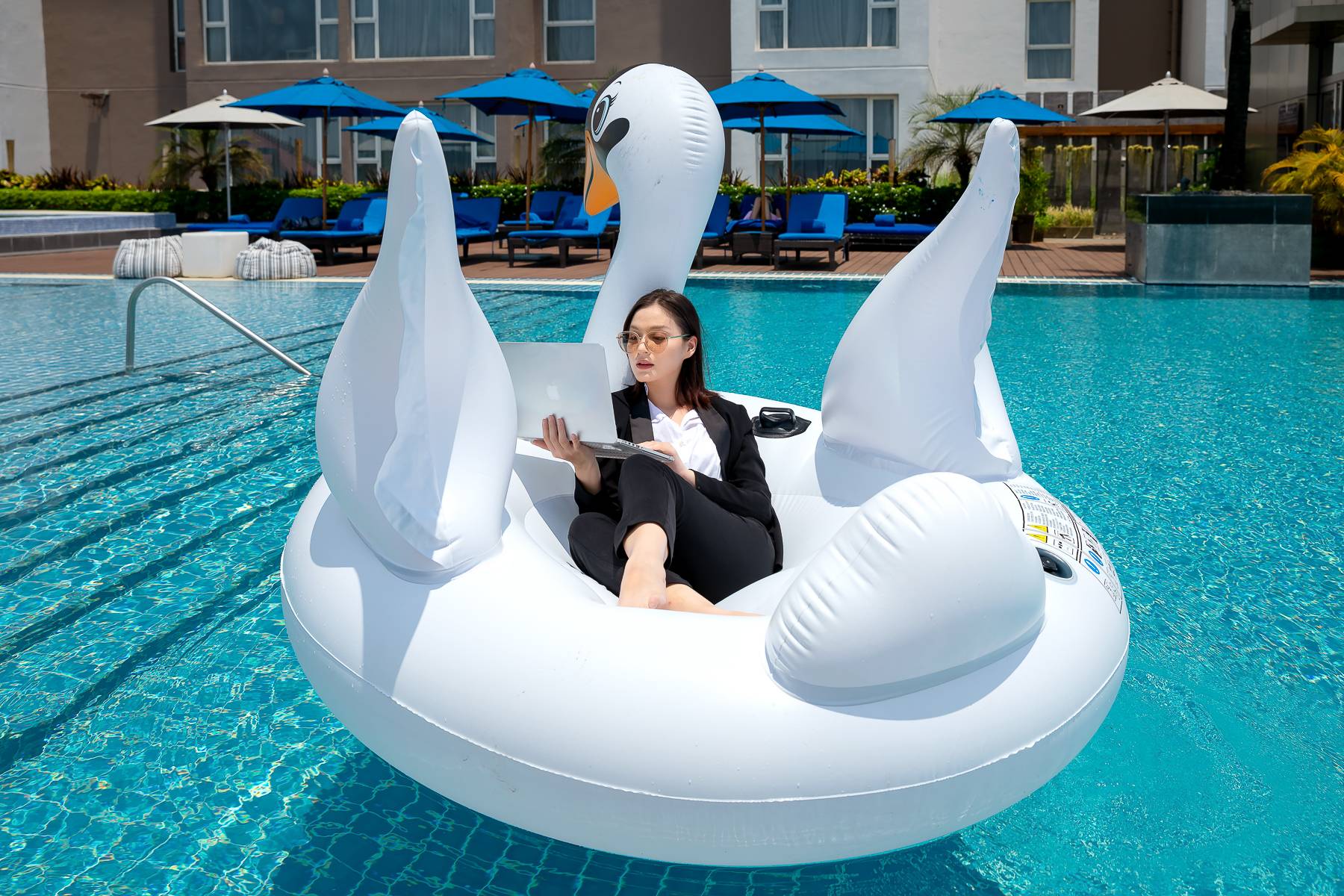 Pool Bar Yangon | Novotel Yangon Max